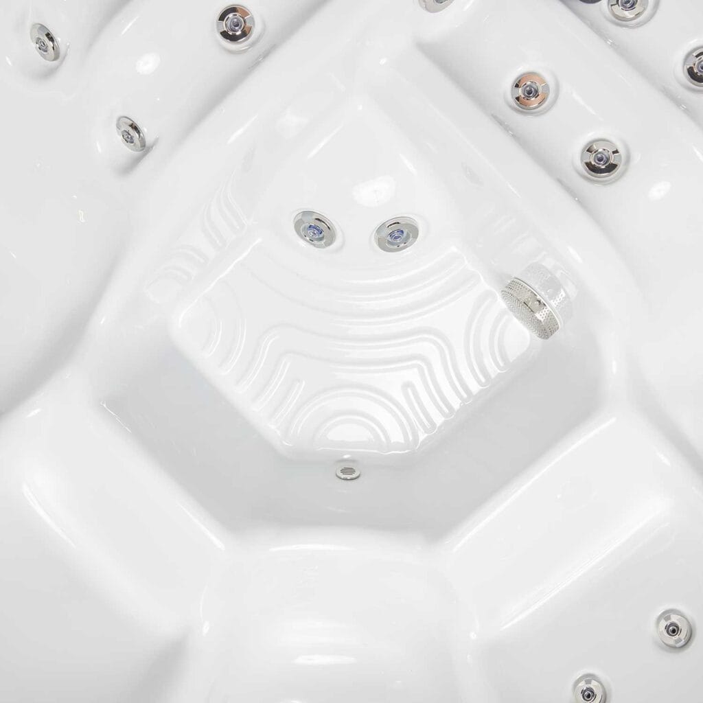 Pluto - Wellis hot tub