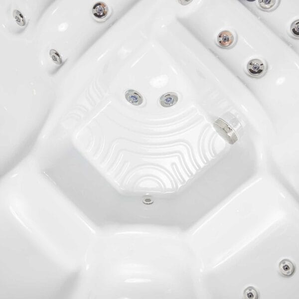 Pluto - Wellis hot tub