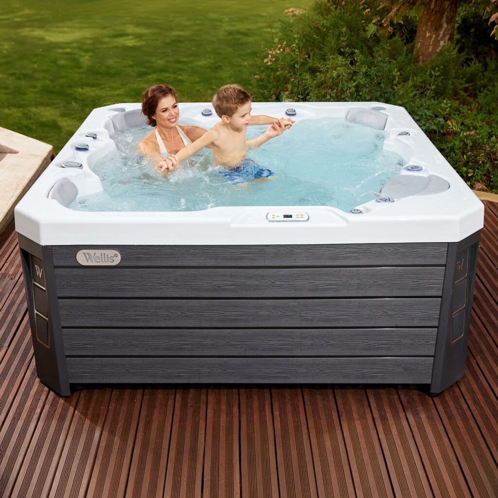 Prague Life - Wellis hot tub